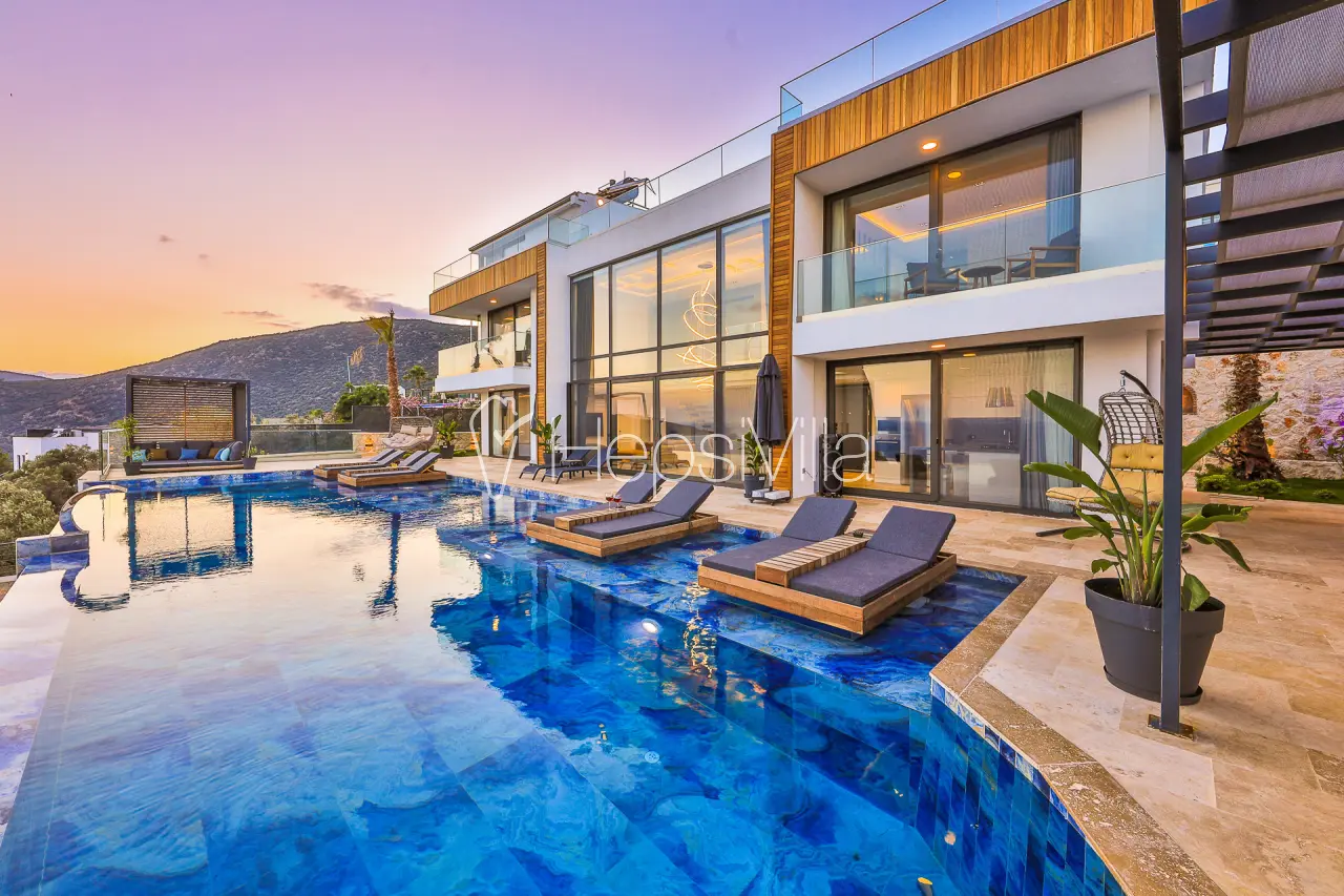 Villa Royal Life, Kalkan merkezde deniz manzaralı 12 kişilik lüks villa ...